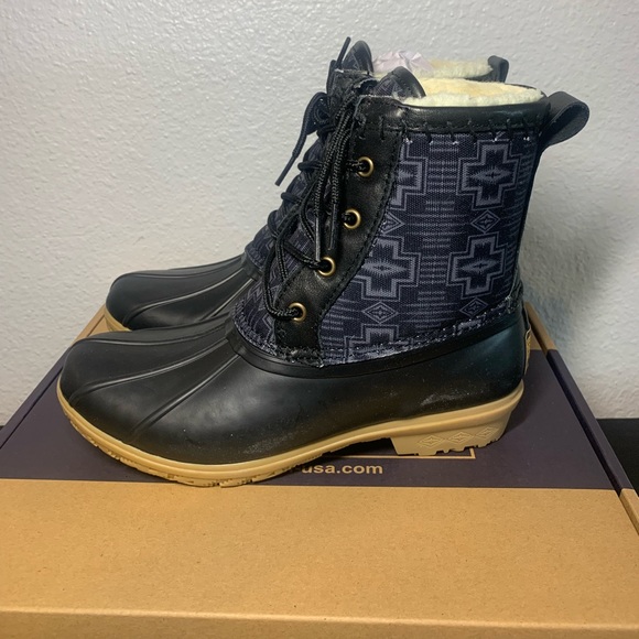 Pendleton | Shoes | Pendleton Black Classic Harding Duck Boots Sz 7 ...